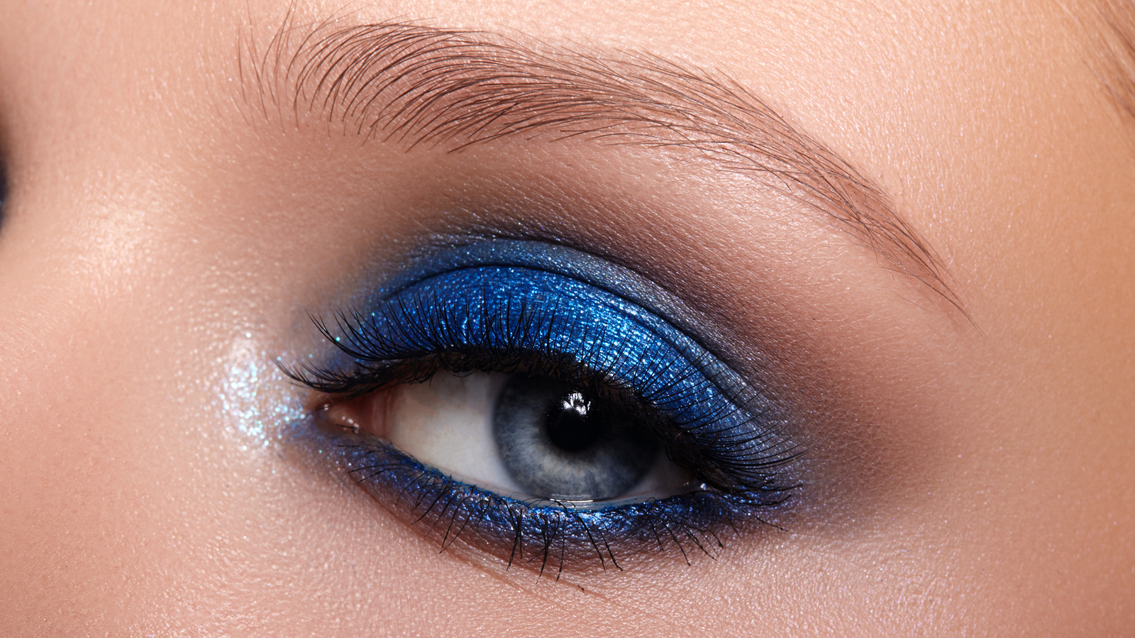 Are Shimmery Inner Corners Dated? Here's A Beauty Guru-Approved Alternative