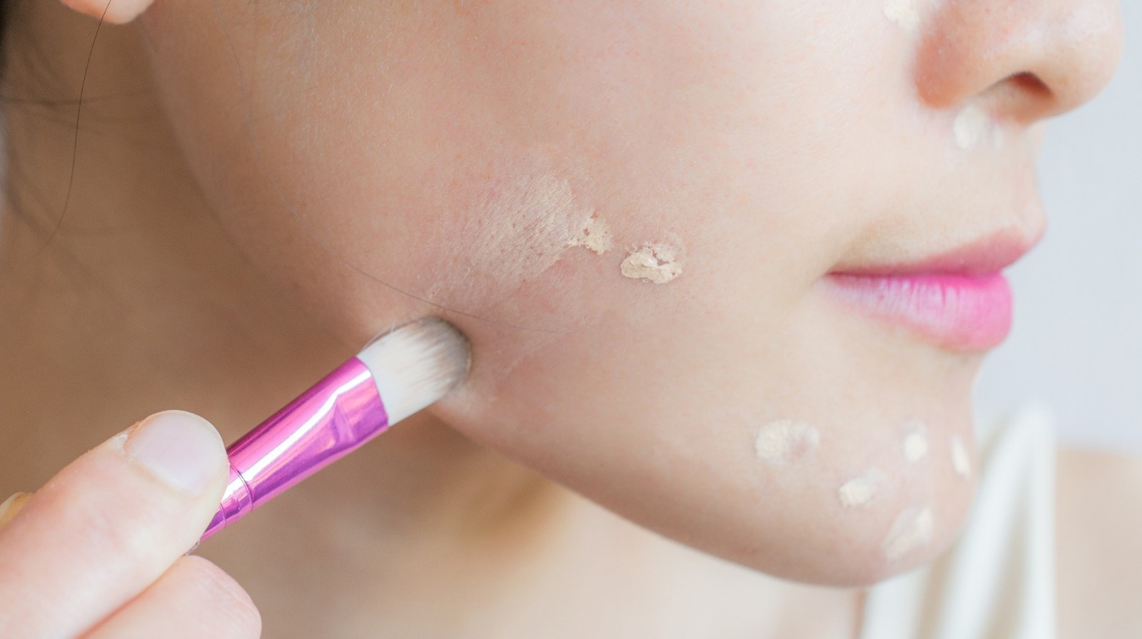 Concealer & Contour Go Hand-In-Hand In This Breakout Blurring Hack