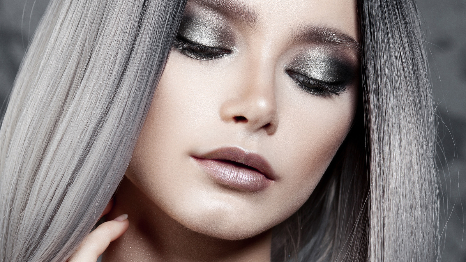 Eye Makeup For Gray Hair
