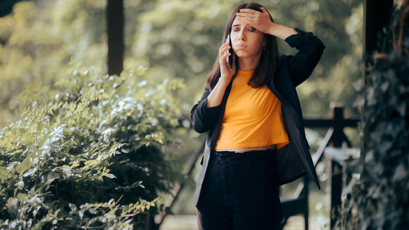 Gophering: The Toxic Dating App Trend That Prevents Meeting IRL