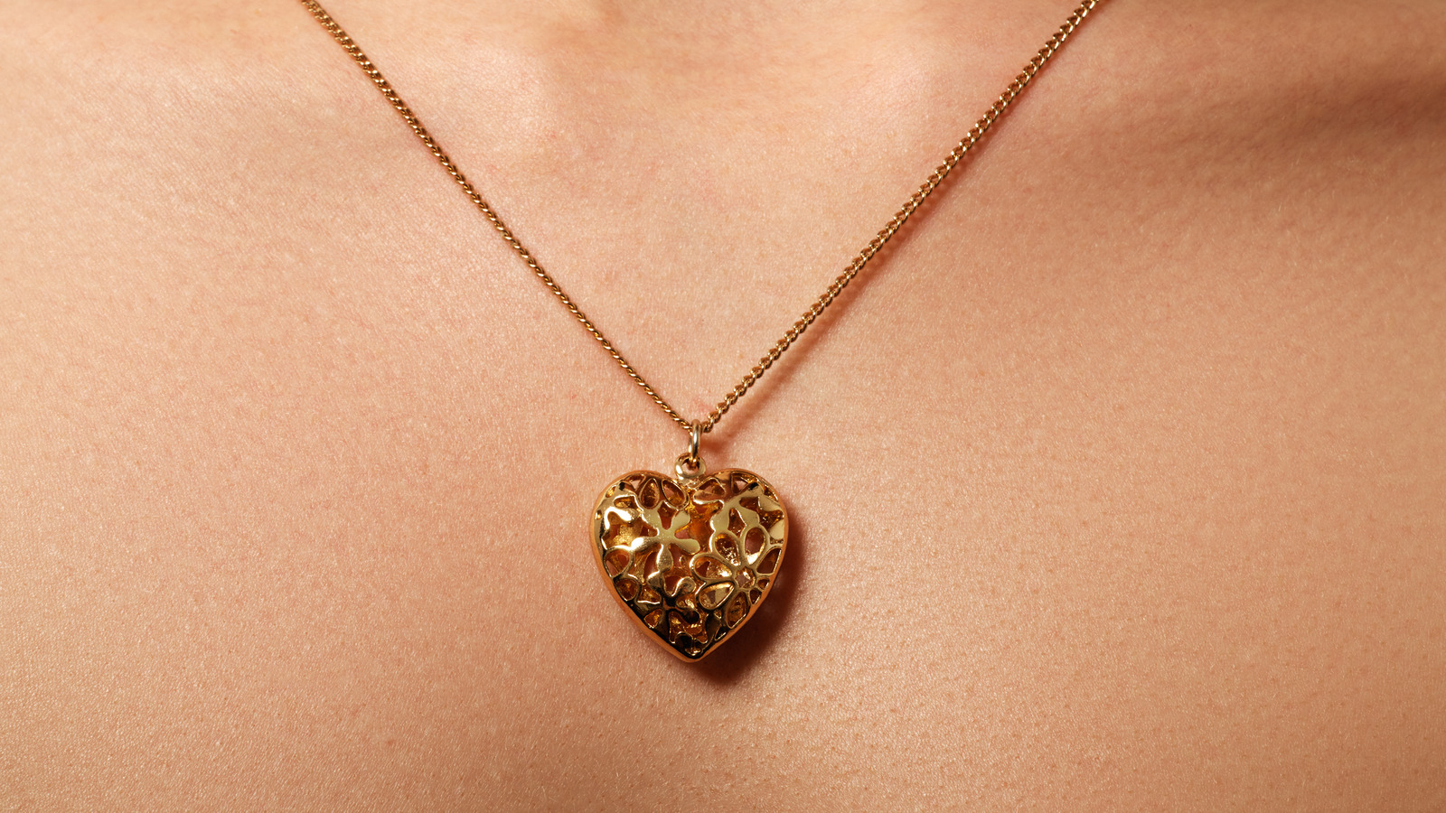 Here's How To Pull Of Romantic Lockets