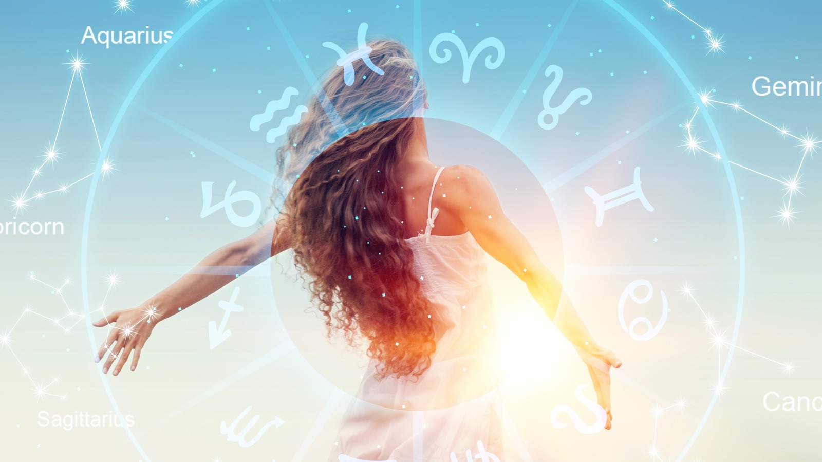 Here's When Astrologers Say You Should Book Your Next Astrology Reading