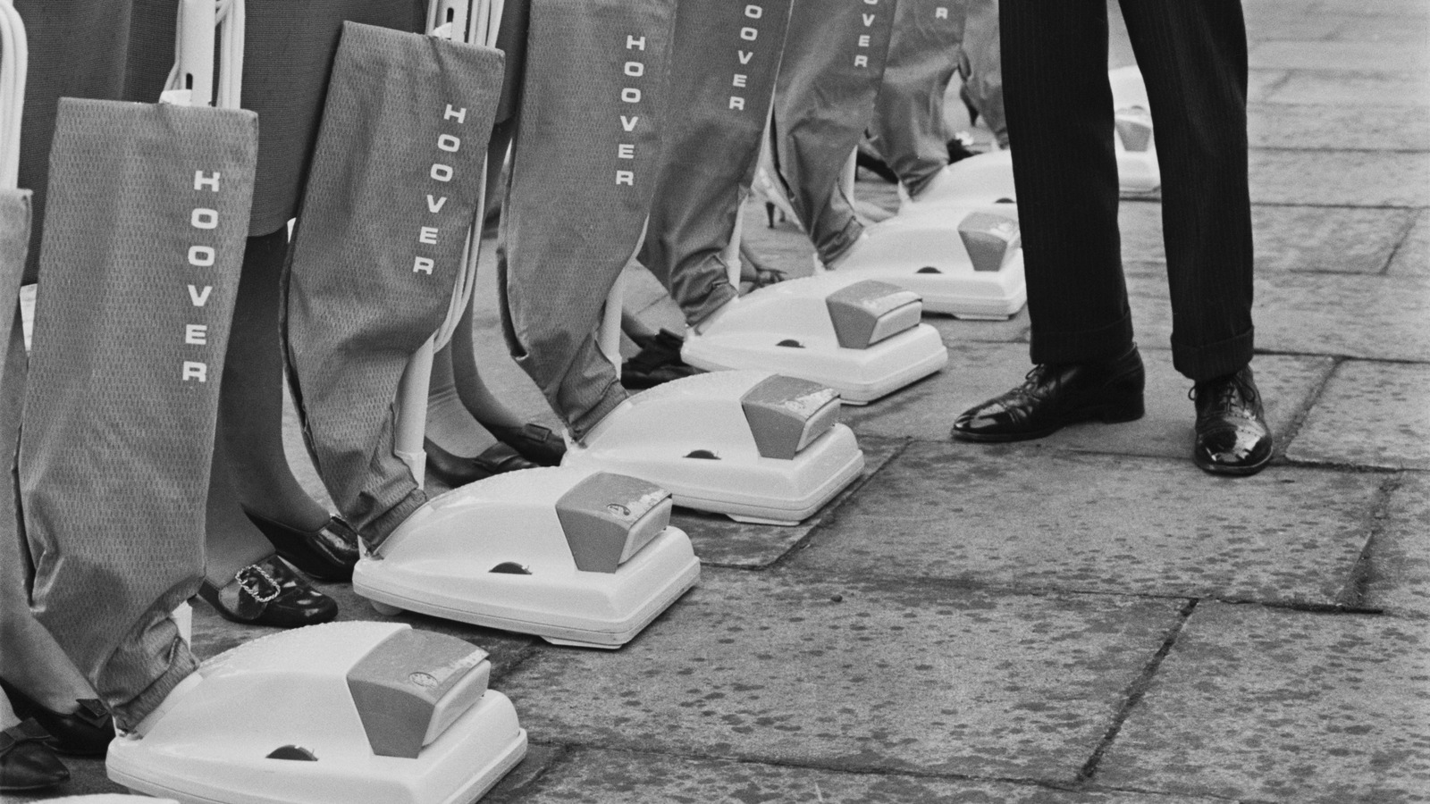 Hoovering Is The New Toxic Relationship Tactic You Need To Recognize ASAP