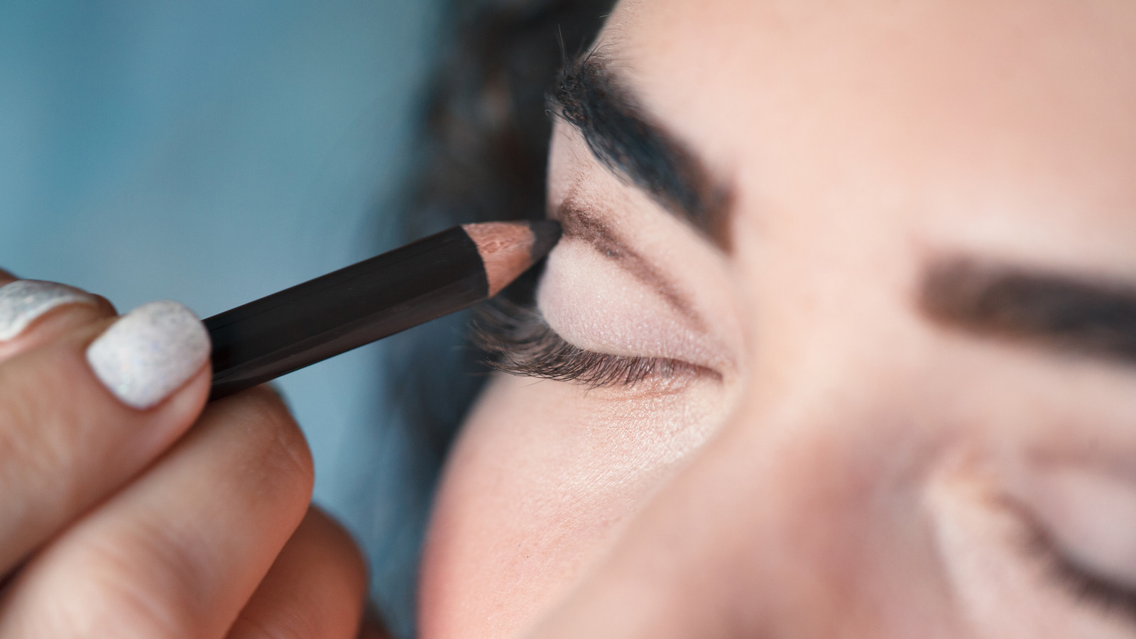 How To Put A Dreamy, 2022 Twist On The Classic Cut Crease Trend