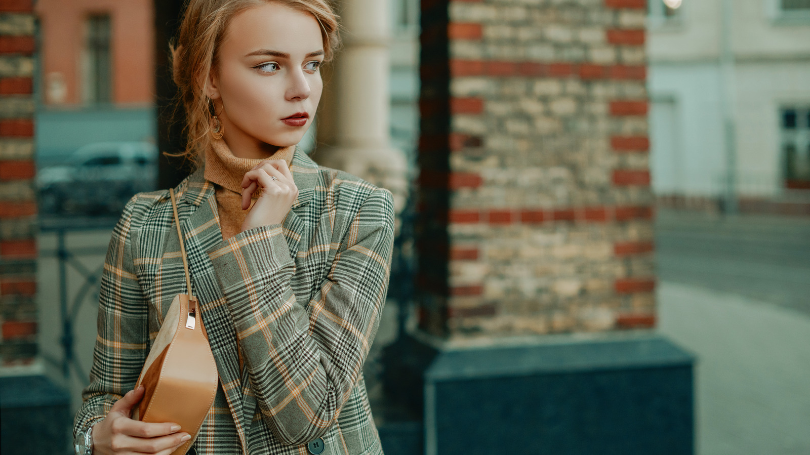 Light Academia Is Here To Replace Its Darker Counterpart. Here's How ...