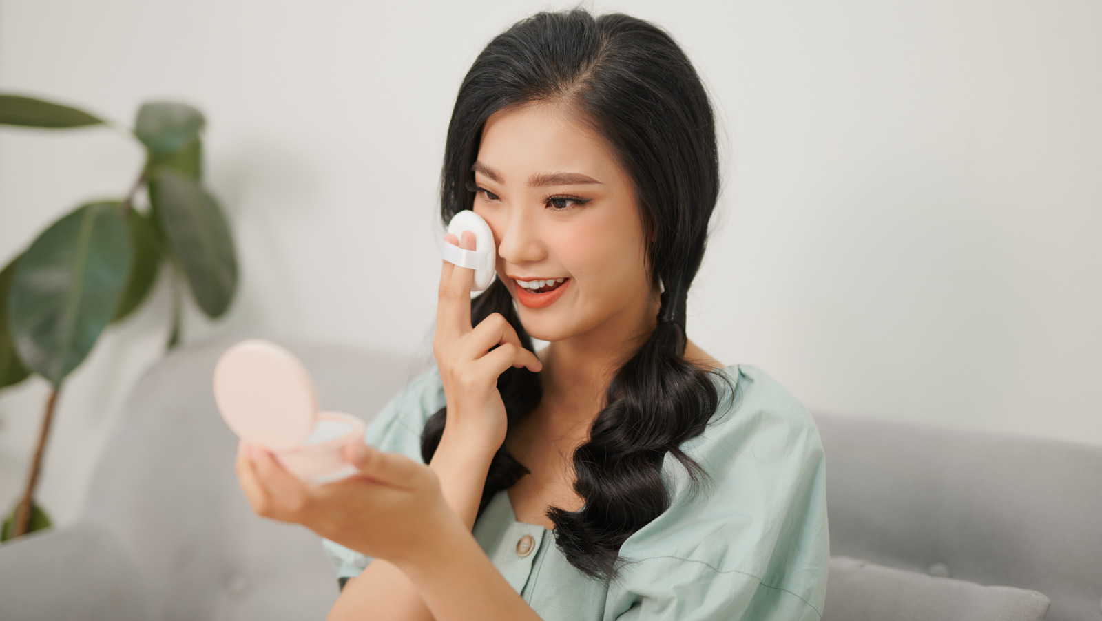 Our Guide To The Different Types Of Powder Foundation (& Top User-Rated ...