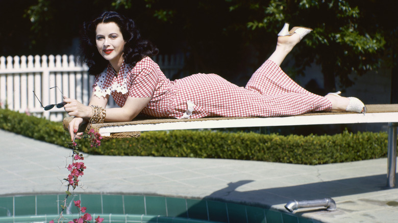 Pics Of Old Hollywood Icon Hedy Lamarr That Will Give You A Dose Of ...