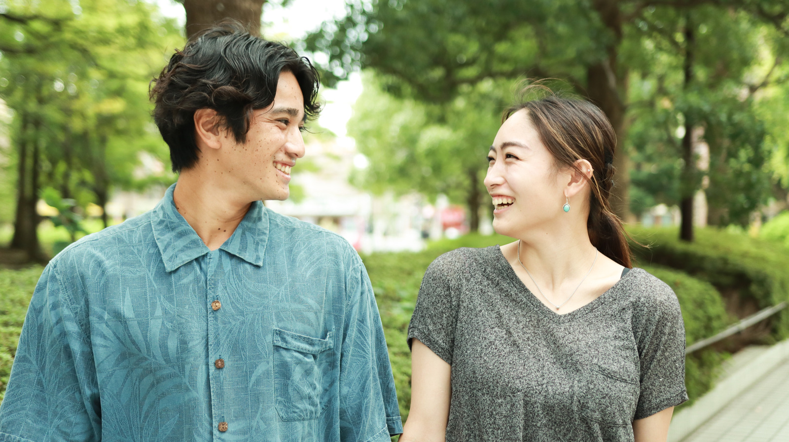 Red Flags To Consider If You're Falling For Your Friend