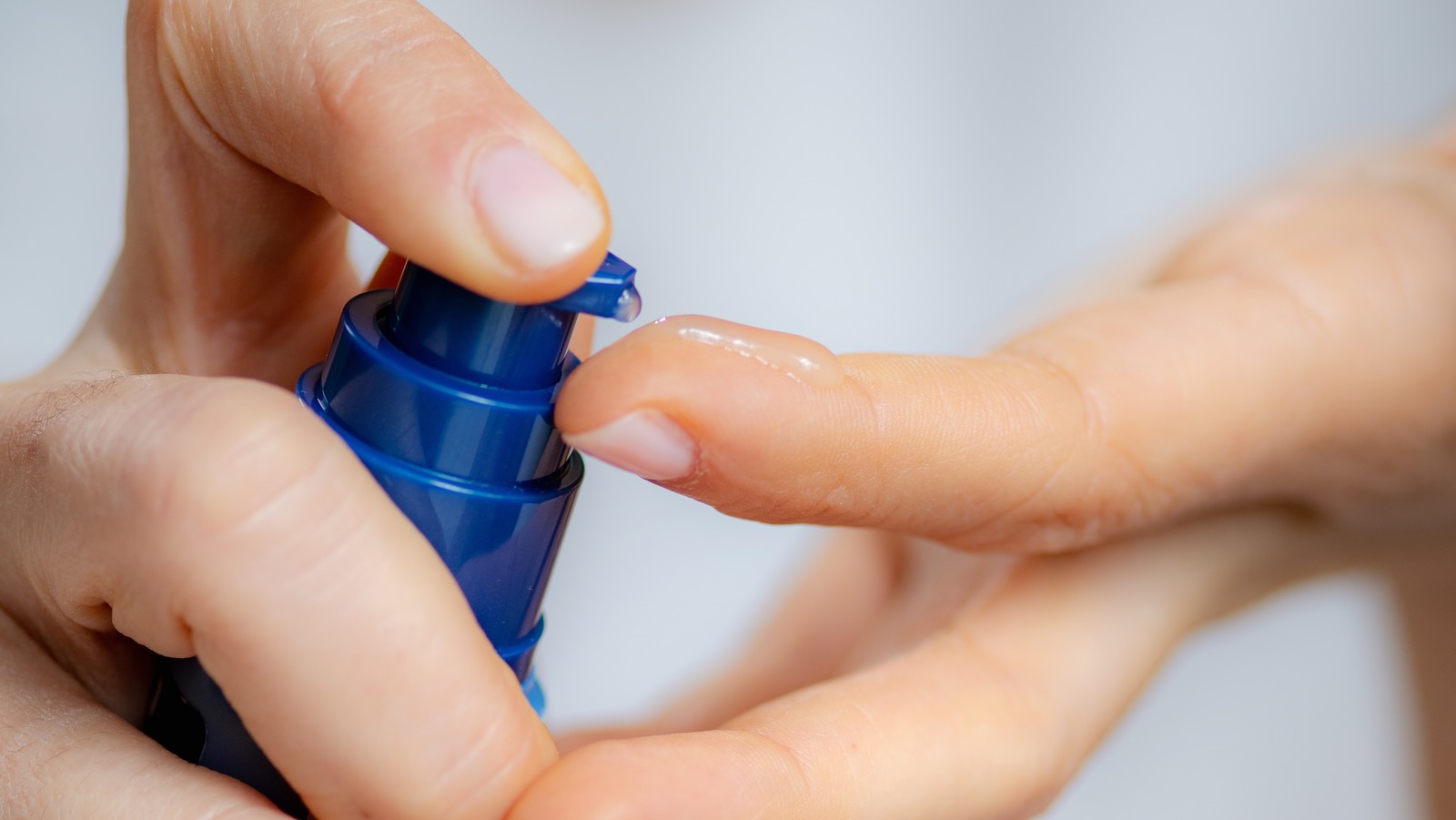 Retinol Vs. Retinal: Our Dermatologist Breaks Down The Difference