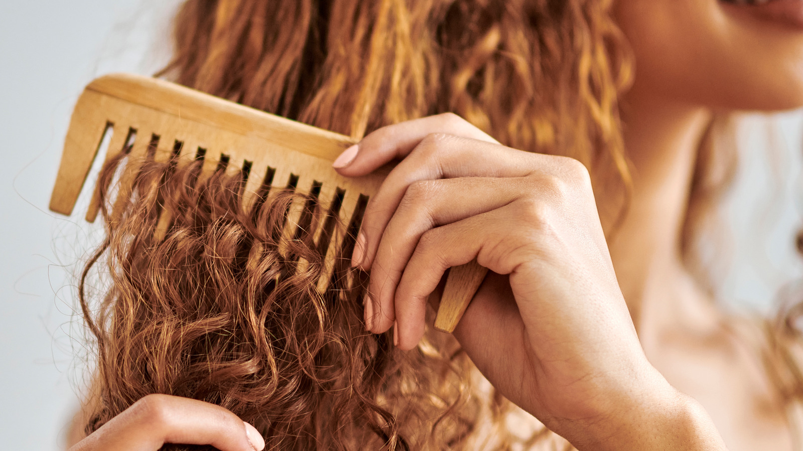 The 7 Best Combs For Curly Hair, According To User Reviews