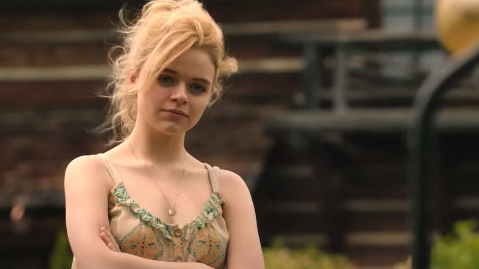 The Actor Who Plays Yellowstone's Young Beth Dutton Is Gorgeous In Real ...