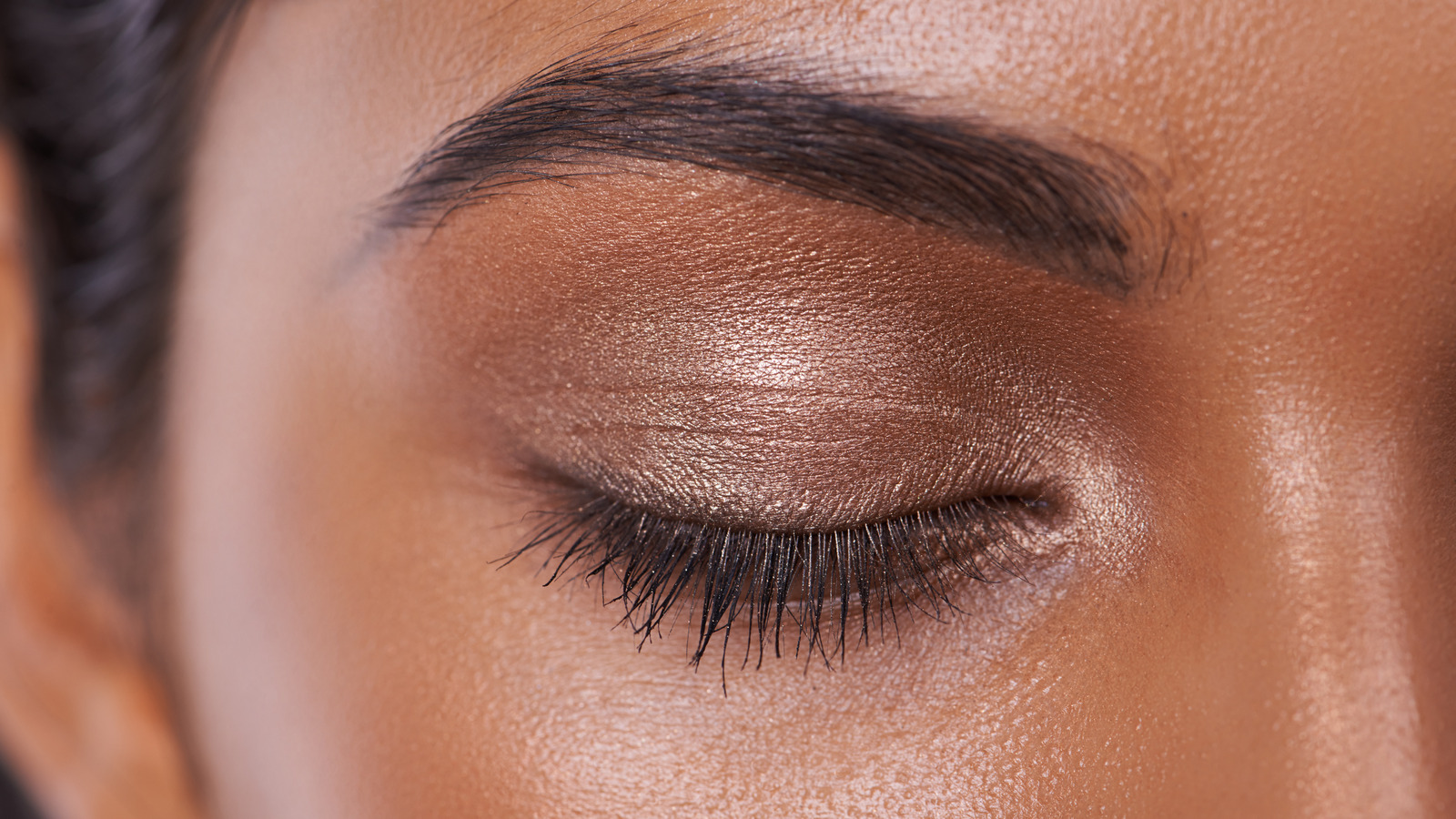 The Eyebrow Brushing Technique To Use For Powerful Arches (& It Couldn't Be Easier)