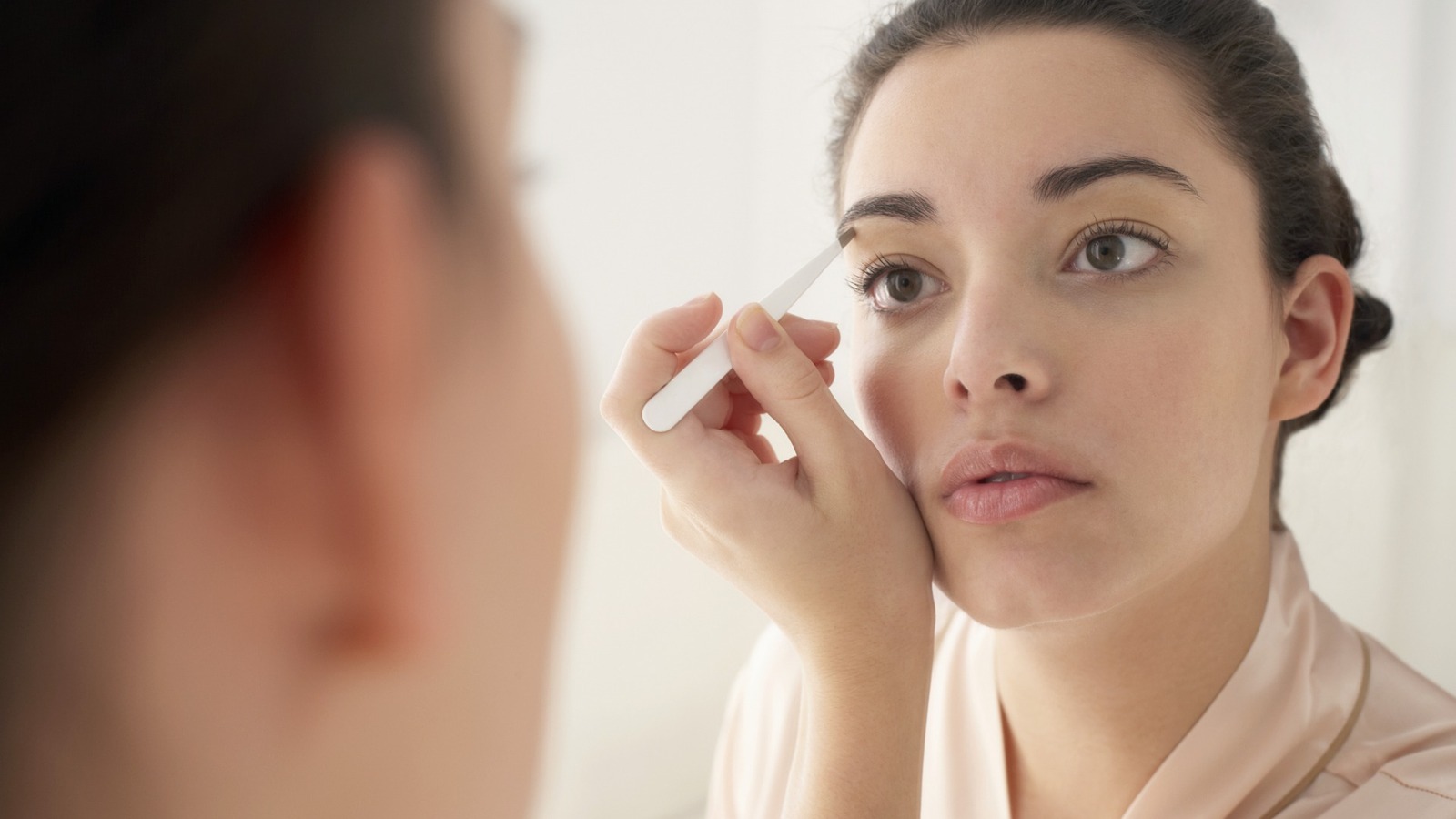 The Eyebrow Tail Trick That Lifts Your Face (& Costs Nothing)