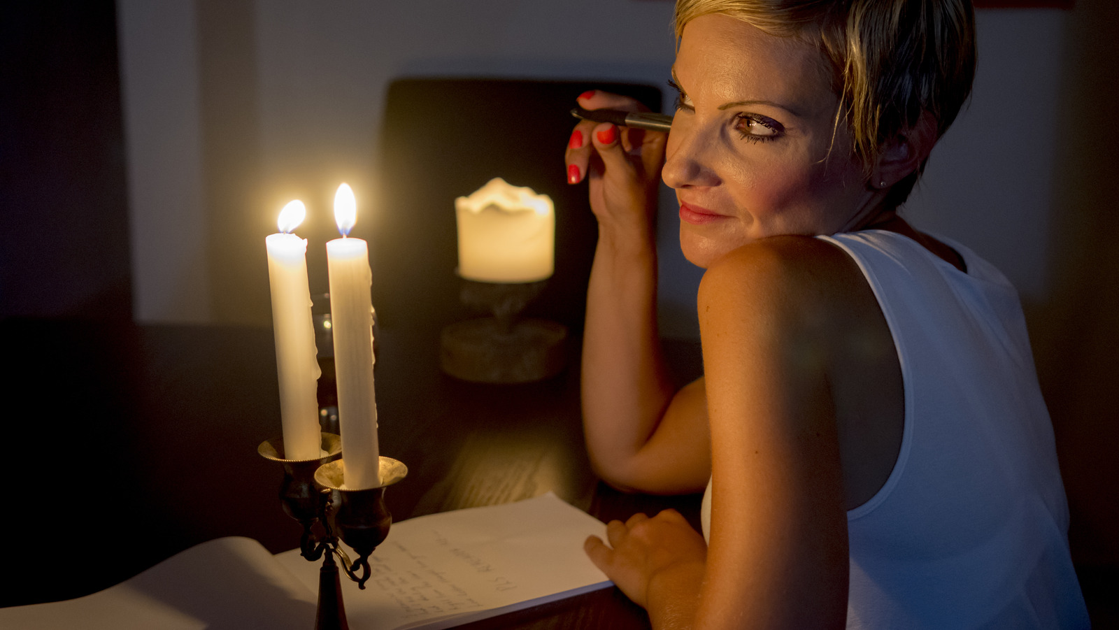 The Simple New Moon Ritual For Setting Intentions And Preparing For The ...