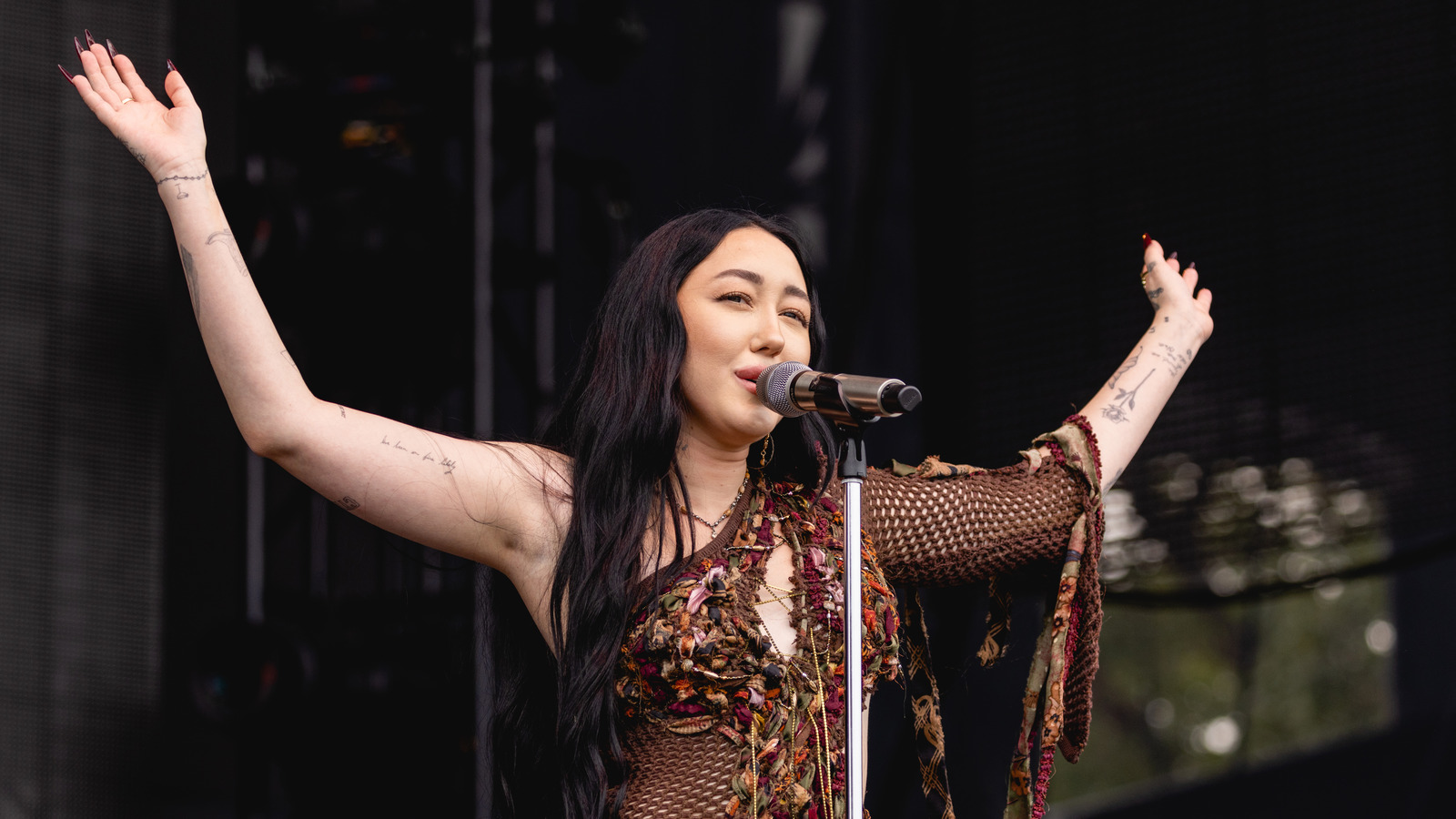 The Stunning Hair Transformation Of Noah Cyrus