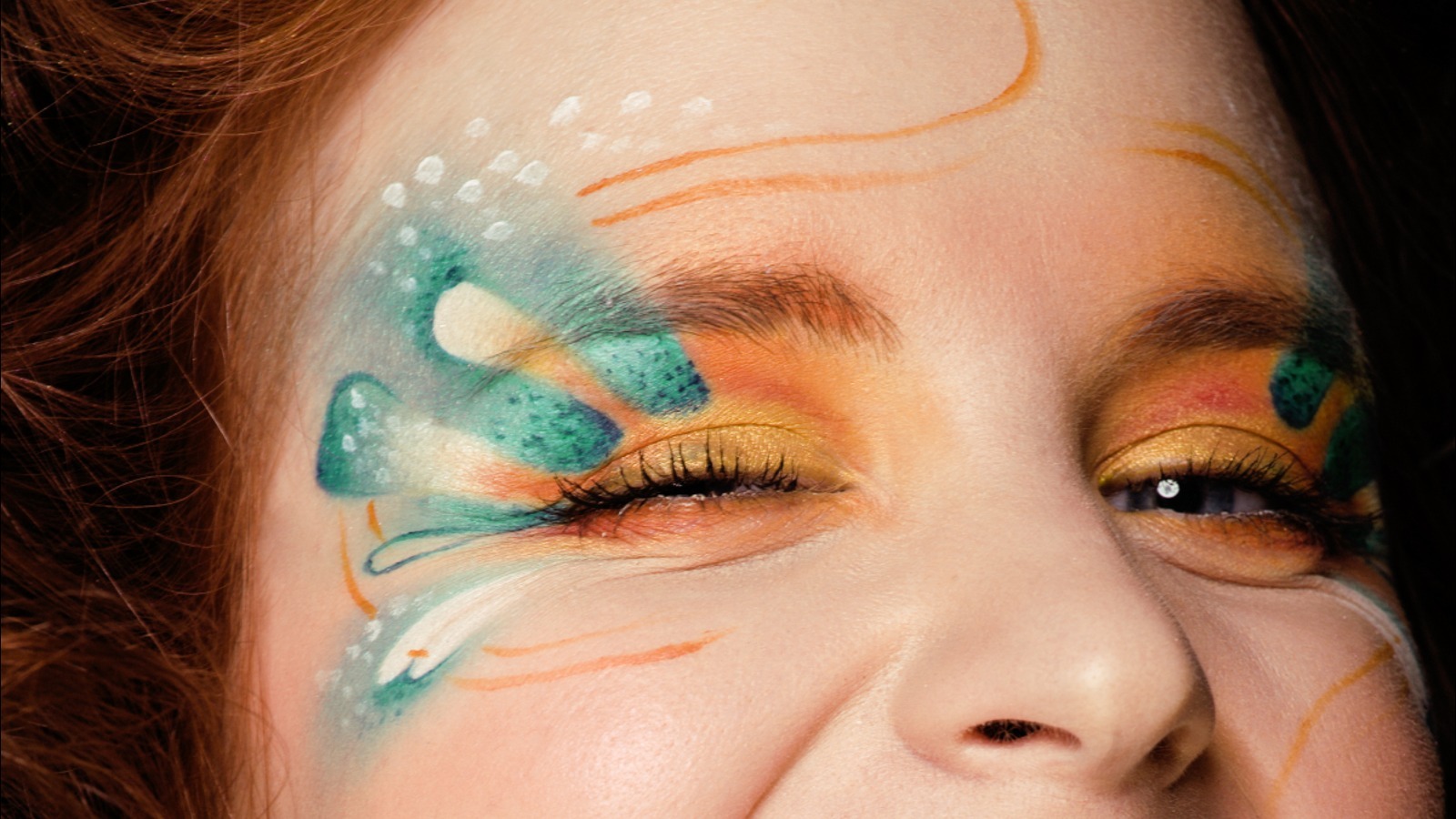 TikTok-Viral Makeup Hack Uses Cheap Masquerade Masks For Extravagant Looks