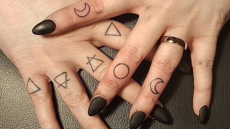 What To Consider Before Getting A Finger Tattoo